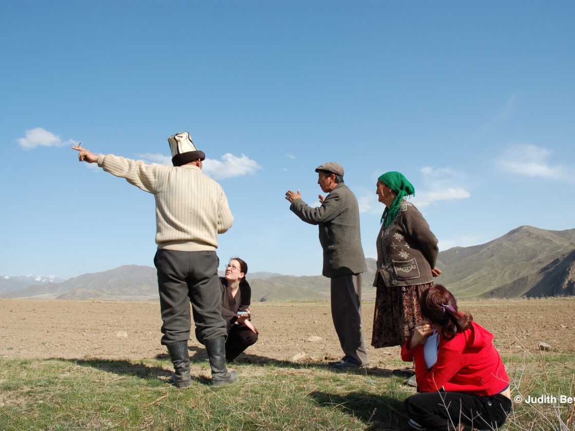 Khorezm Lazgi: The Sunniest Dance on Earth - Voices On Cental Asia