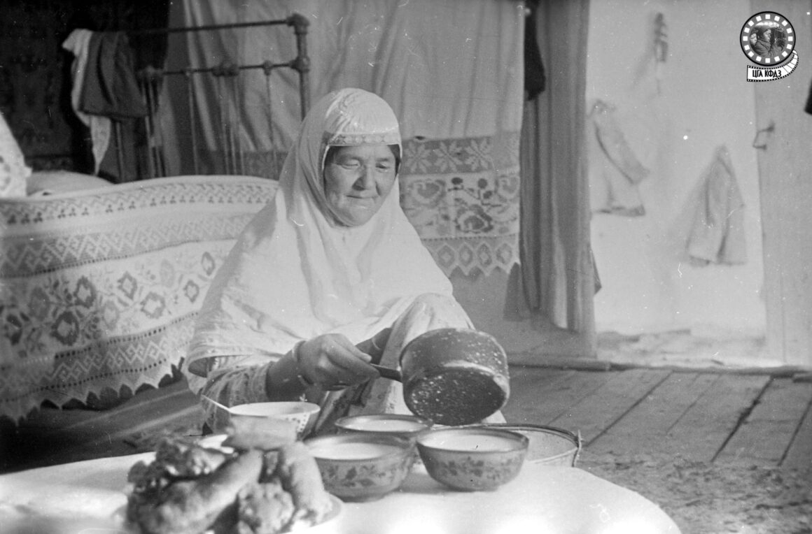 The Lives and Work of Soviet Kazakh Women in Photos. From the Central ...