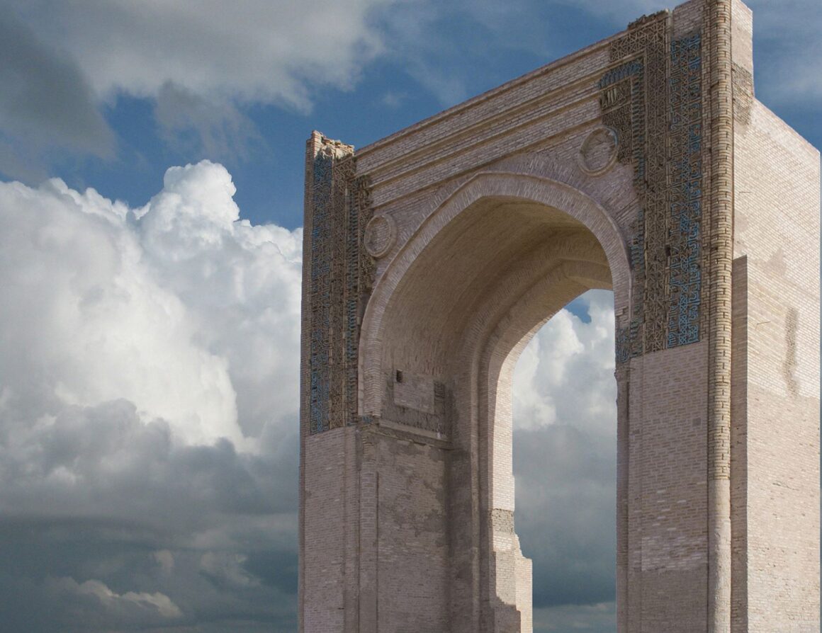 Between the Aral and Caspian Seas: The Magnificent History and ...